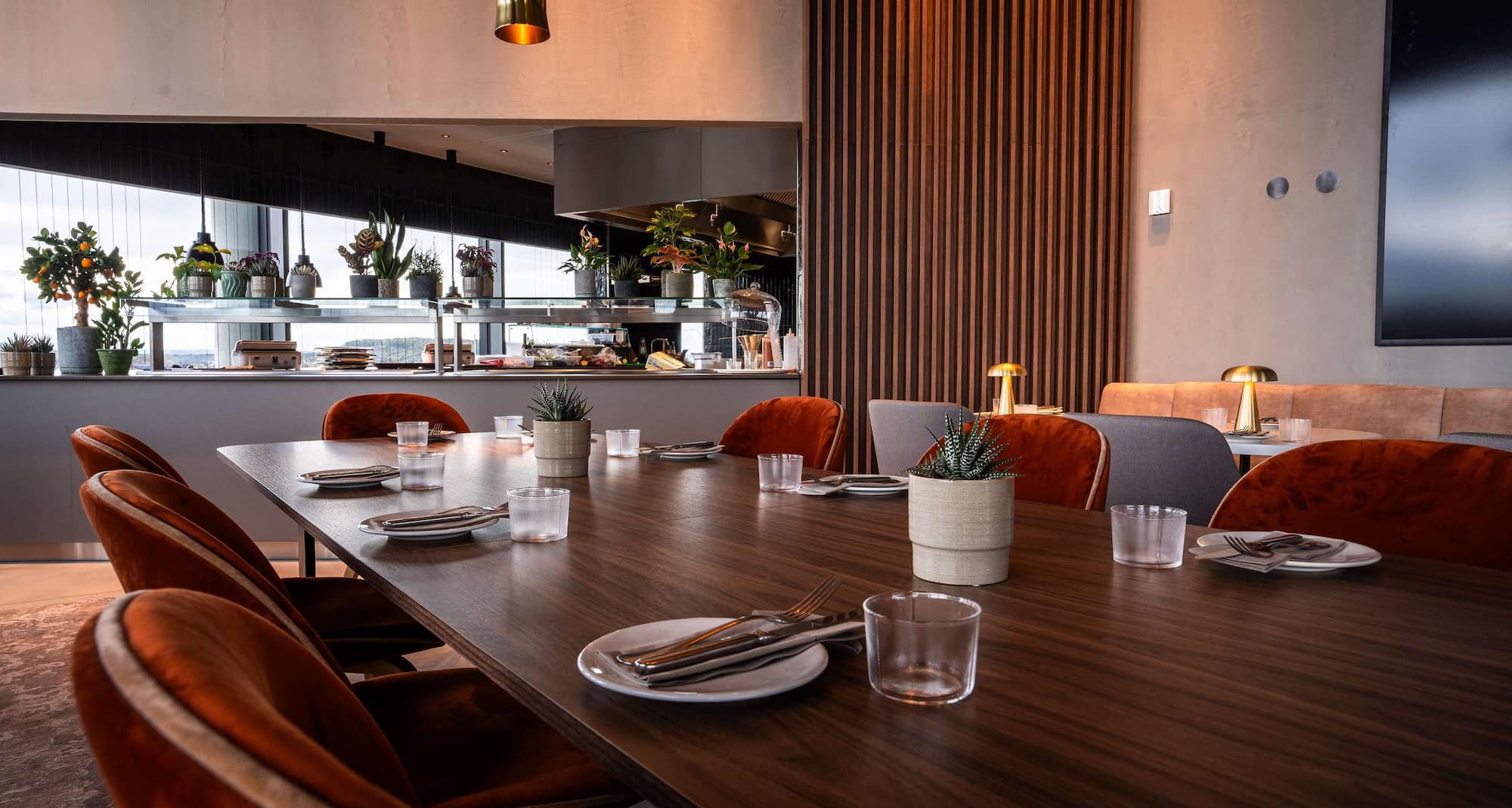 Experience tasty all-day dining at Balaustine | Radisson Hotels