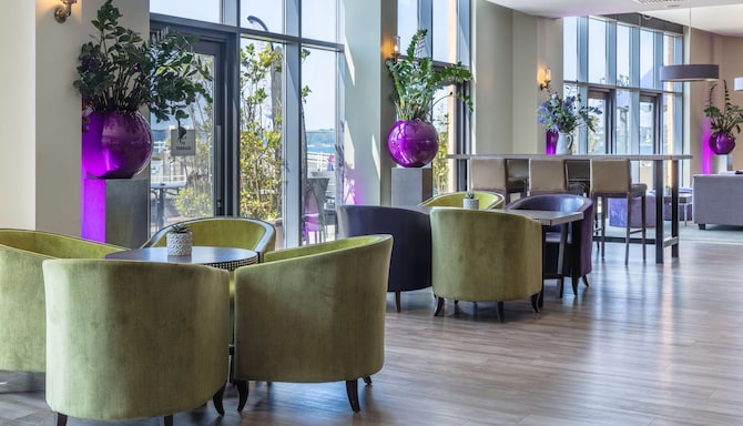 The Waterfront Bar | Radisson Blu Waterfront Hotel, Jersey