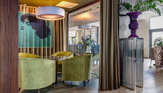 The Waterfront Bar | Radisson Blu Waterfront Hotel, Jersey