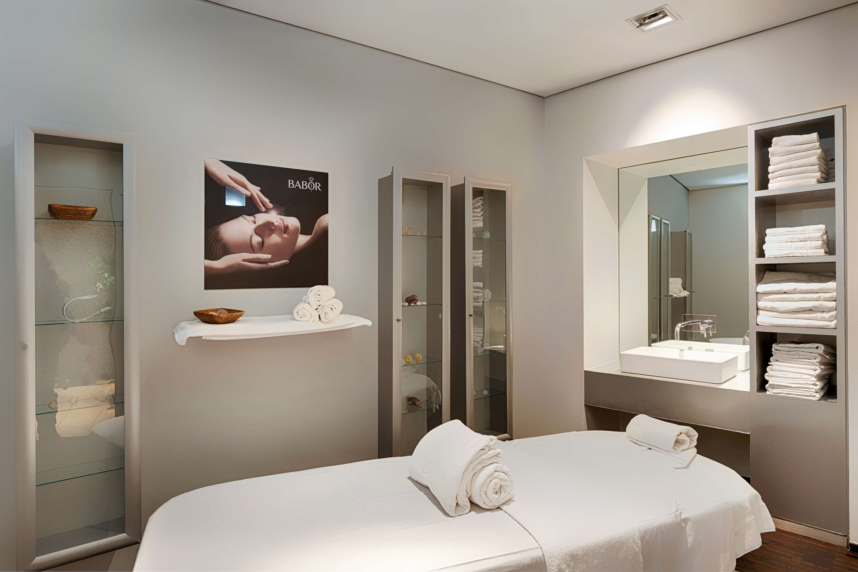 Our Services | The Radisson Collection Hotel, Berlin