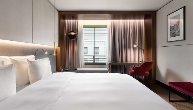 Book a Hotel Room in Brussels' Grand Place | Radisson Collection