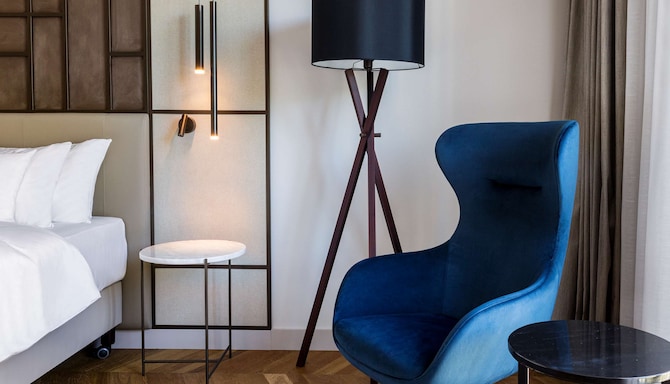 Book beautiful rooms and suites in Seville | Radisson Collection