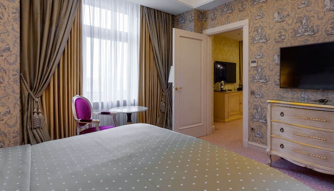 Moscow Luxury Hotels - Book Now | Radisson Collection