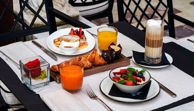 Enjoy Venetian food, wine & cocktails | Radisson Collection, Venice