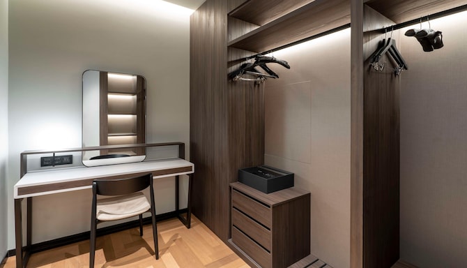 Hotel rooms and suites in the heart of Milan | Radisson Hotels