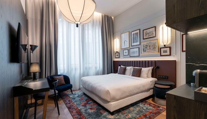 Hotel rooms and suites in the heart of Milan | Radisson Hotels