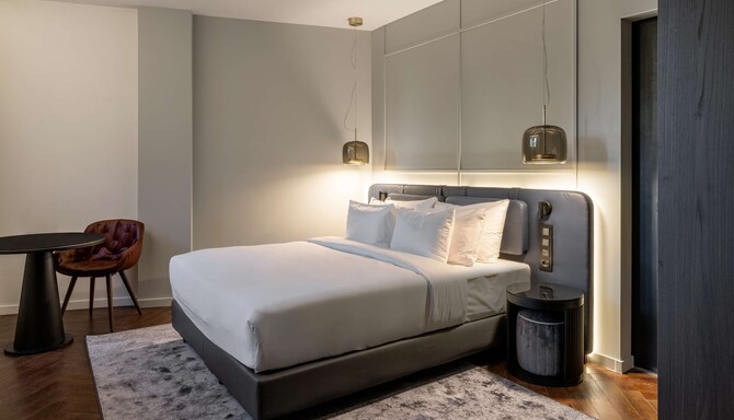 Contemporary rooms in an energetic Milanese district | Radisson Hotels