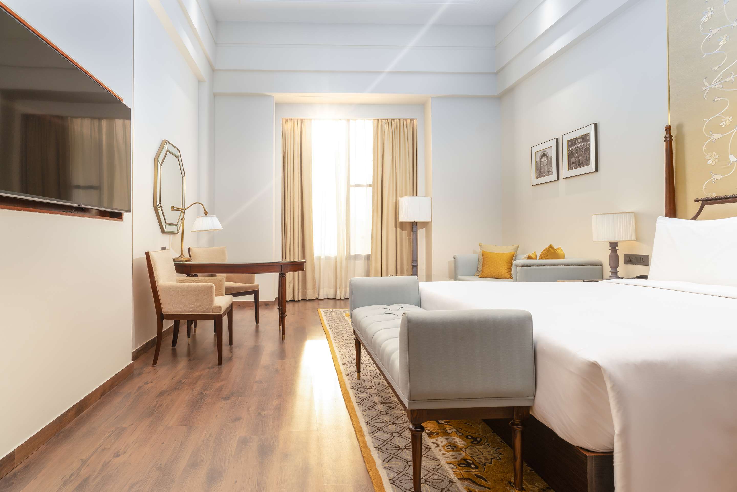 Discover elegant rooms and suites in Srinagar | Radisson Hotels