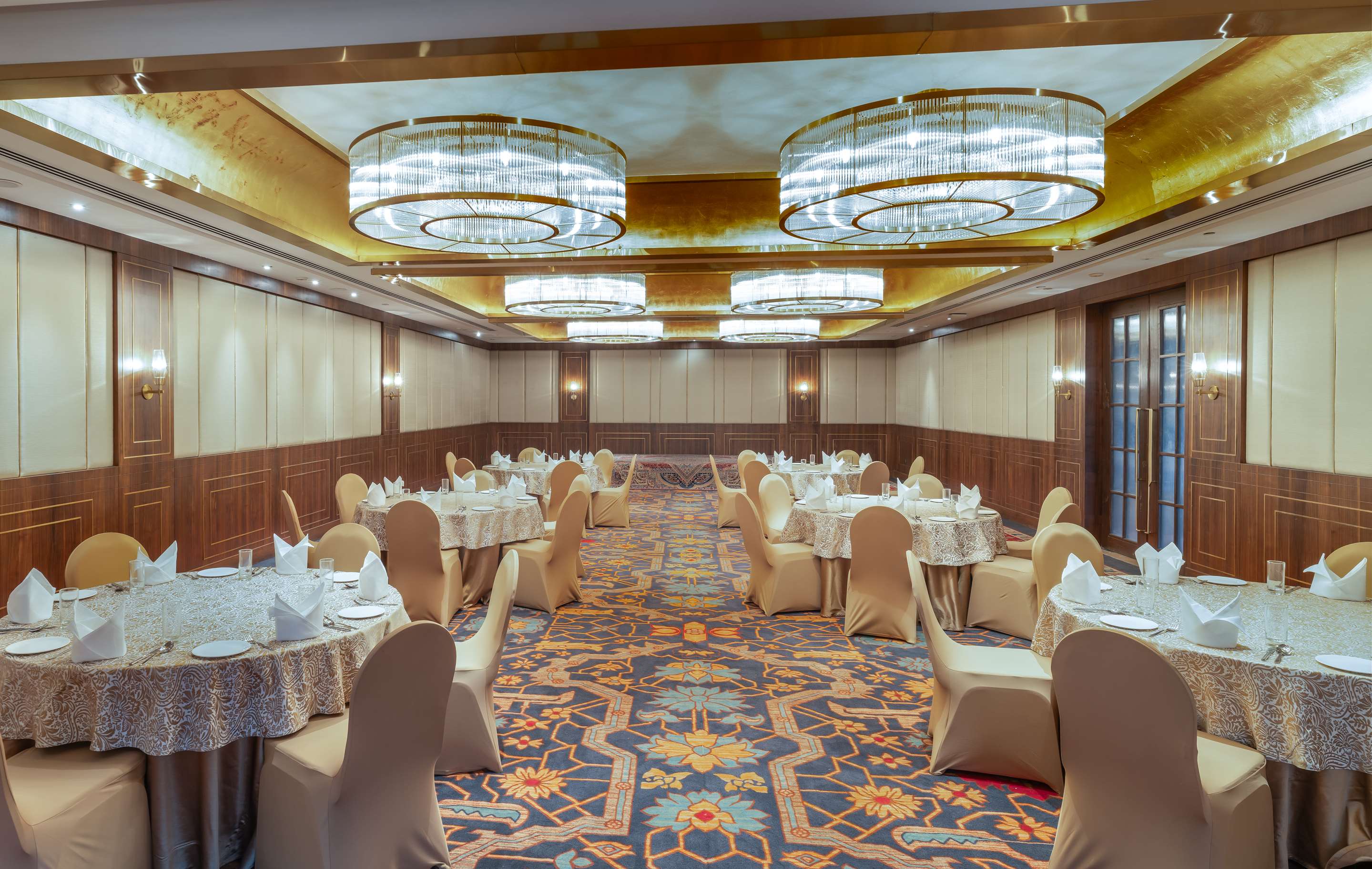 Host exceptional meetings and events in Srinagar| Radisson Hotels