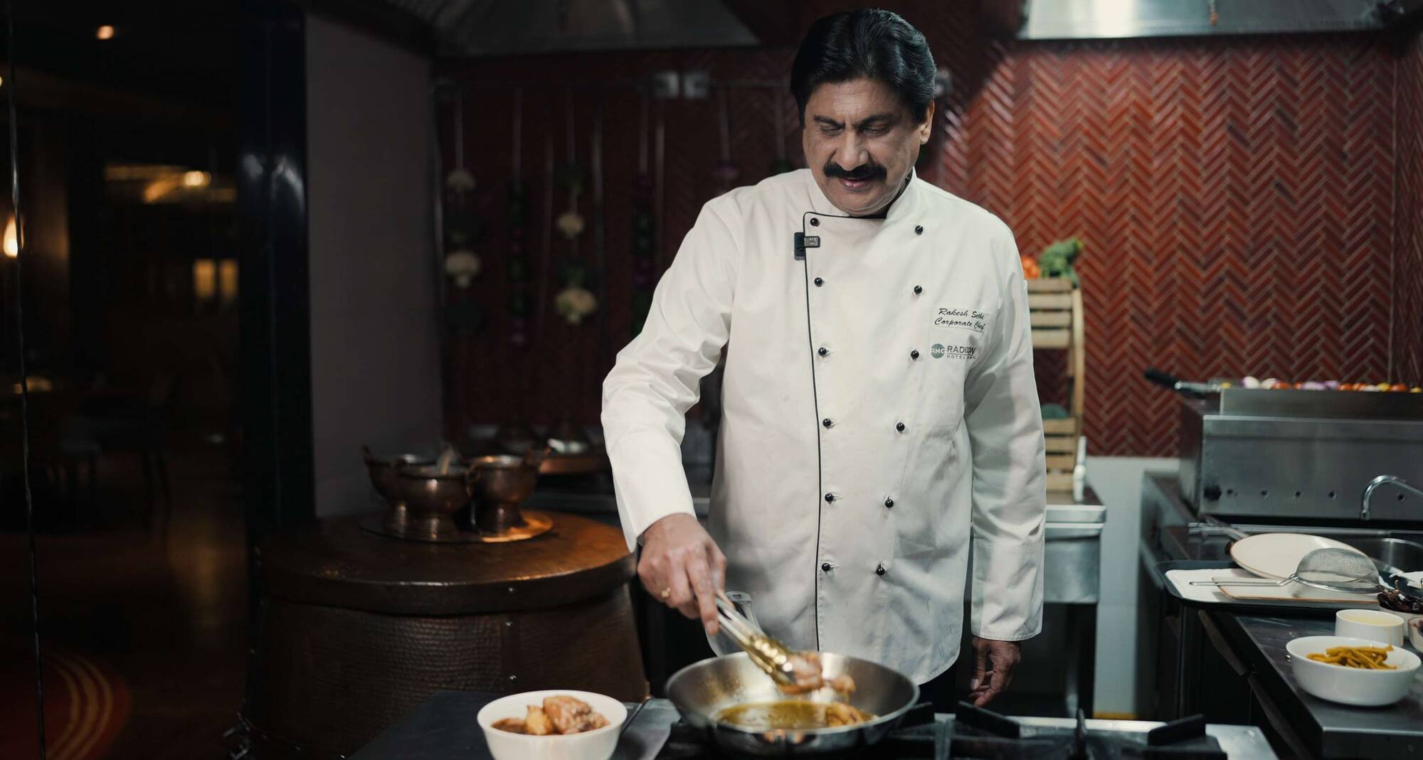 Experience all-day dining and local cuisine in Srinagar | Radisson Hotels