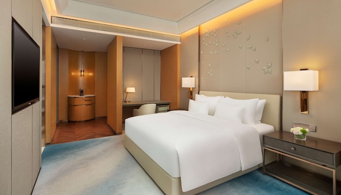 Book our contemporary rooms and suites in Wuxi | Radisson Hotels