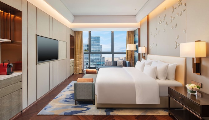 Book our contemporary rooms and suites in Wuxi | Radisson Hotels