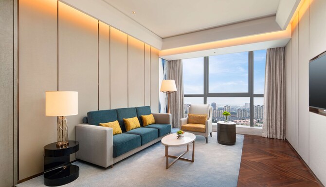 Book our contemporary rooms and suites in Wuxi | Radisson Hotels