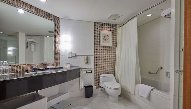 Radisson Collection Hotel, Yangtze Shanghai | Radisson Hotels