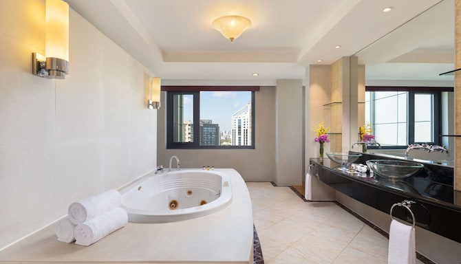 Radisson Collection Hotel, Yangtze Shanghai | Radisson Hotels