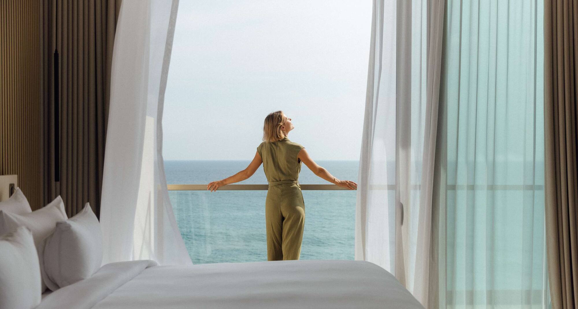 Appreciate stylish rooms with stunning coastal views | Radisson Hotels
