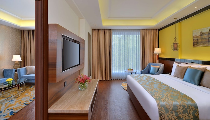 Book Radisson Hotel Rooms in Gwalior | Radisson Hotels