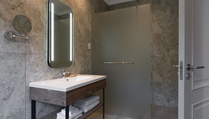 Enjoy a restful stay in our Tambo hotel rooms | Radisson Hotels