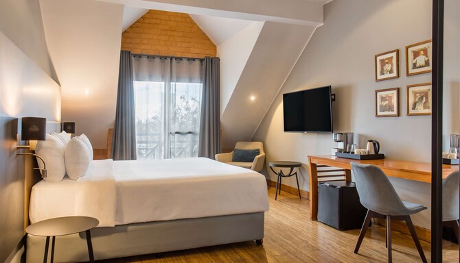 Discover Madagascar's capital | Radisson Hotel Tamboho Waterfront ...