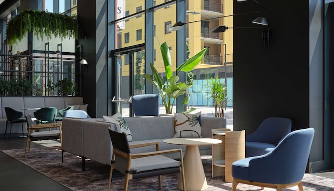 Experience all-day dining at our restaurant and bars | Radisson Hotels