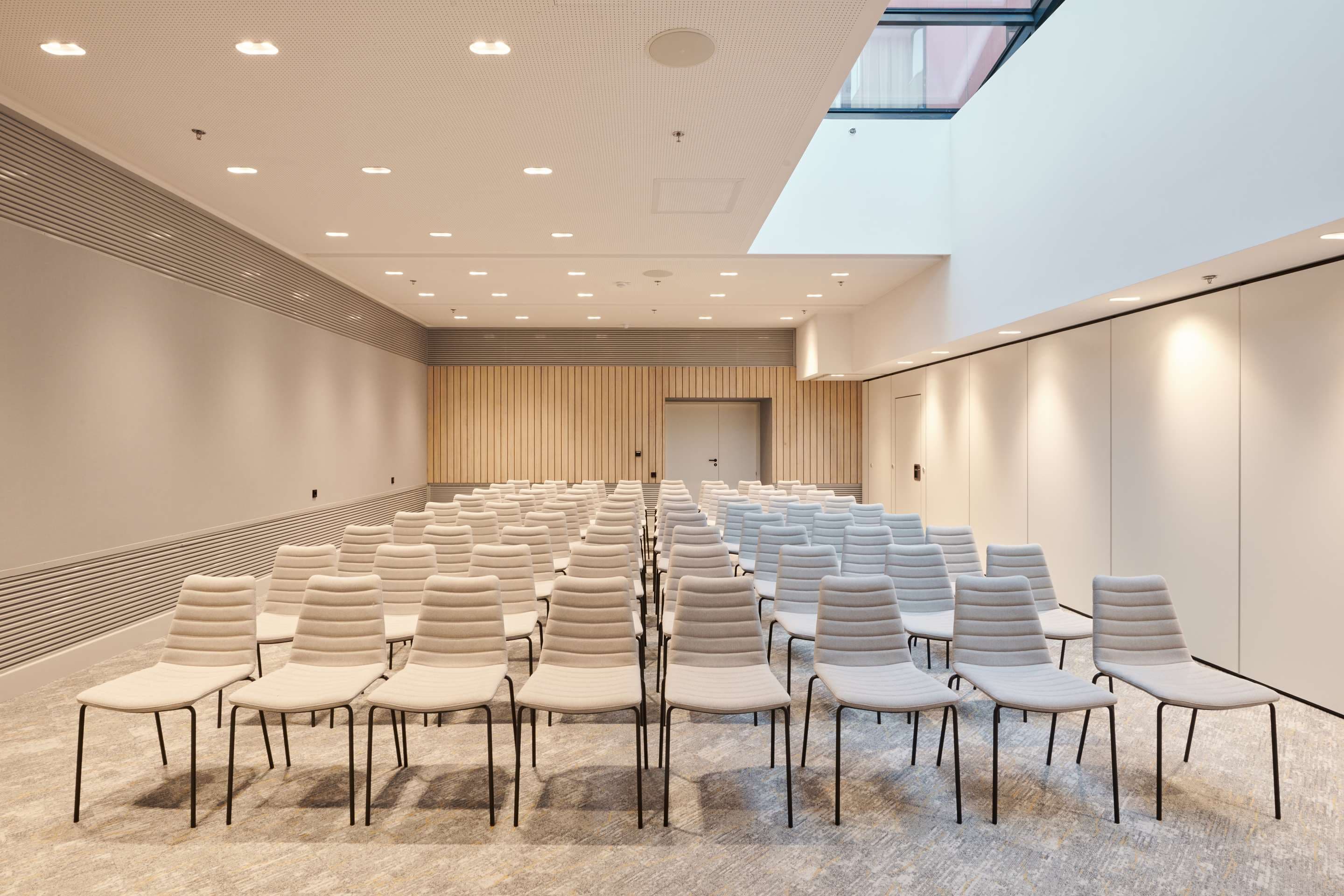 Modern and flexible meeting and event spaces | Radisson Hotels