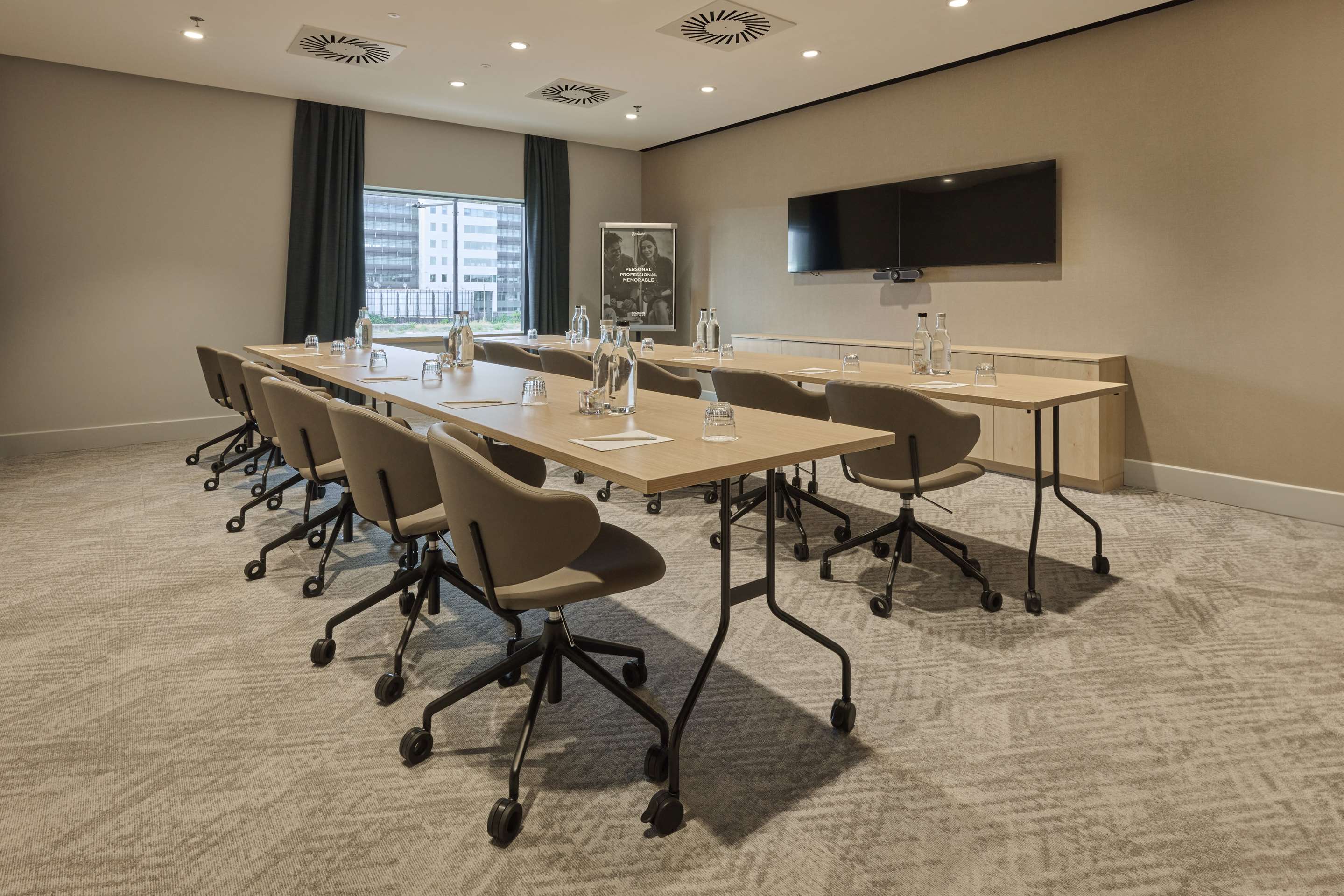 Modern and flexible meeting and event spaces | Radisson Hotels