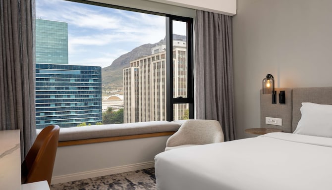 Discover our modern 4-star hotel | Radisson Hotel Cape Town Foreshore