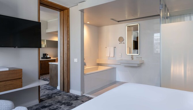 Relaxing rooms & suites | Radisson Hotel Cape Town Foreshore