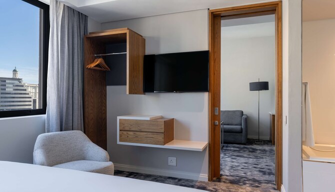 Relaxing rooms & suites | Radisson Hotel Cape Town Foreshore