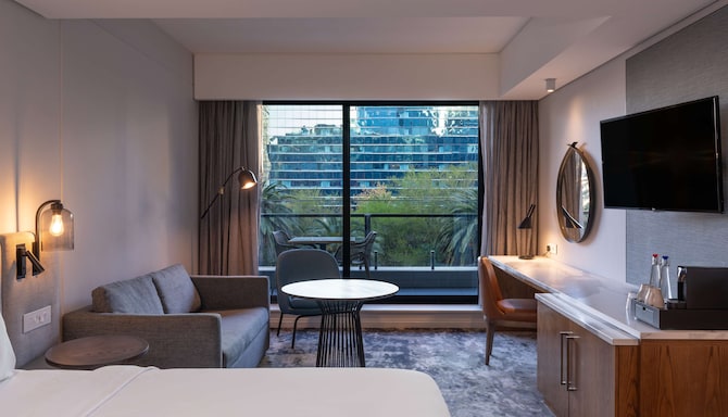 Relaxing rooms & suites | Radisson Hotel Cape Town Foreshore