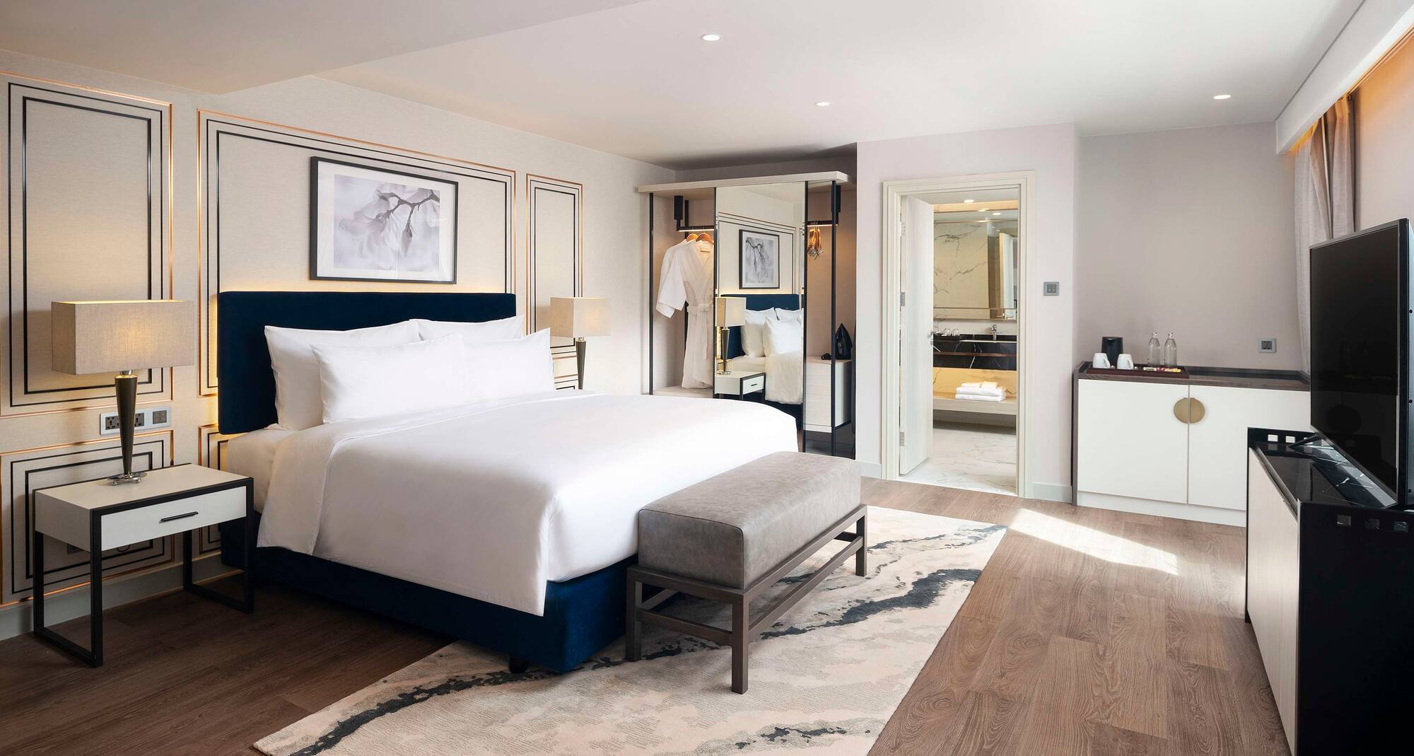 Classic rooms and suites | Radisson Hotel Chateau de Bangkok