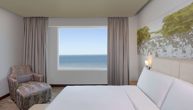 Best hotels in Colombo | Stay at Radisson Colombo with ocean views