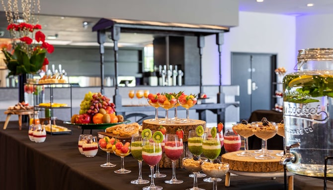 Our dining options for meeting and events | Radisson Hotels