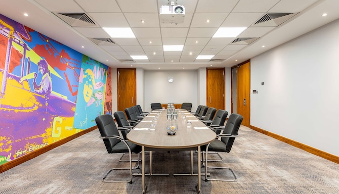 Book Now for Meeting Rooms near Heathrow | Radisson RED