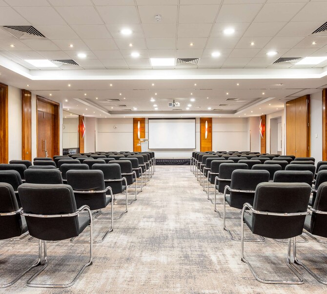 Book Now for Meeting Rooms near Heathrow | Radisson RED