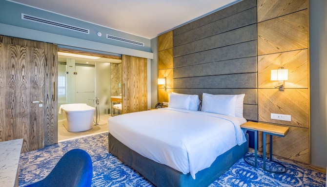 Enjoy a restful stay in our Tambo hotel rooms | Radisson Hotels