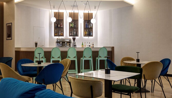 Visit our lobby bar | Radisson Hotel Ferrara