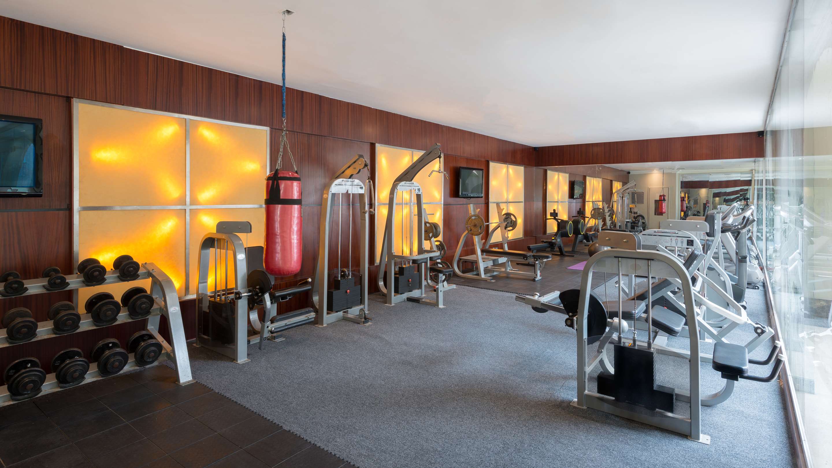 Discover our modern fitness center in Lagos | Radisson Hotels