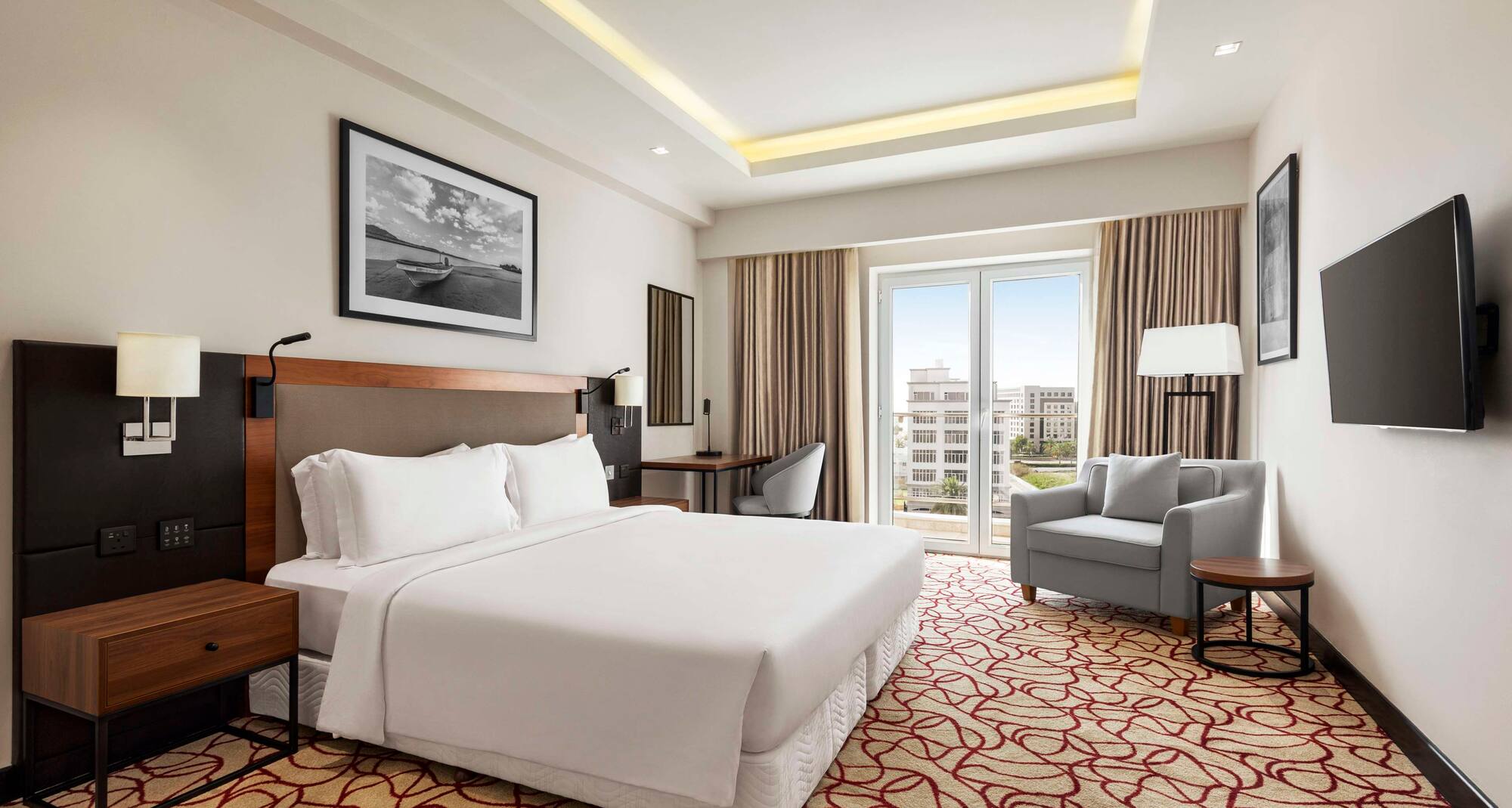 Modern hotel rooms in Muscat city center | Radisson Hotels
