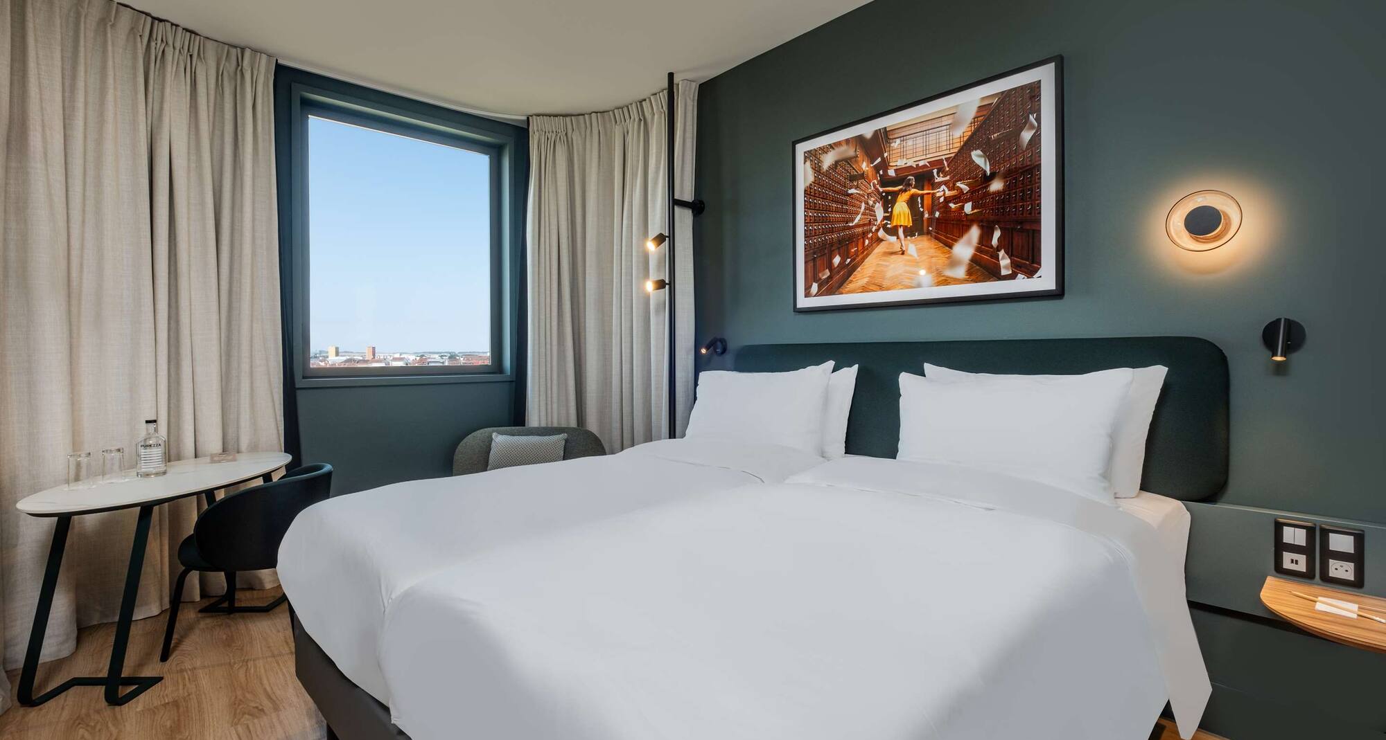 Experience our contemporary rooms and suites | Radisson Hotel Reims