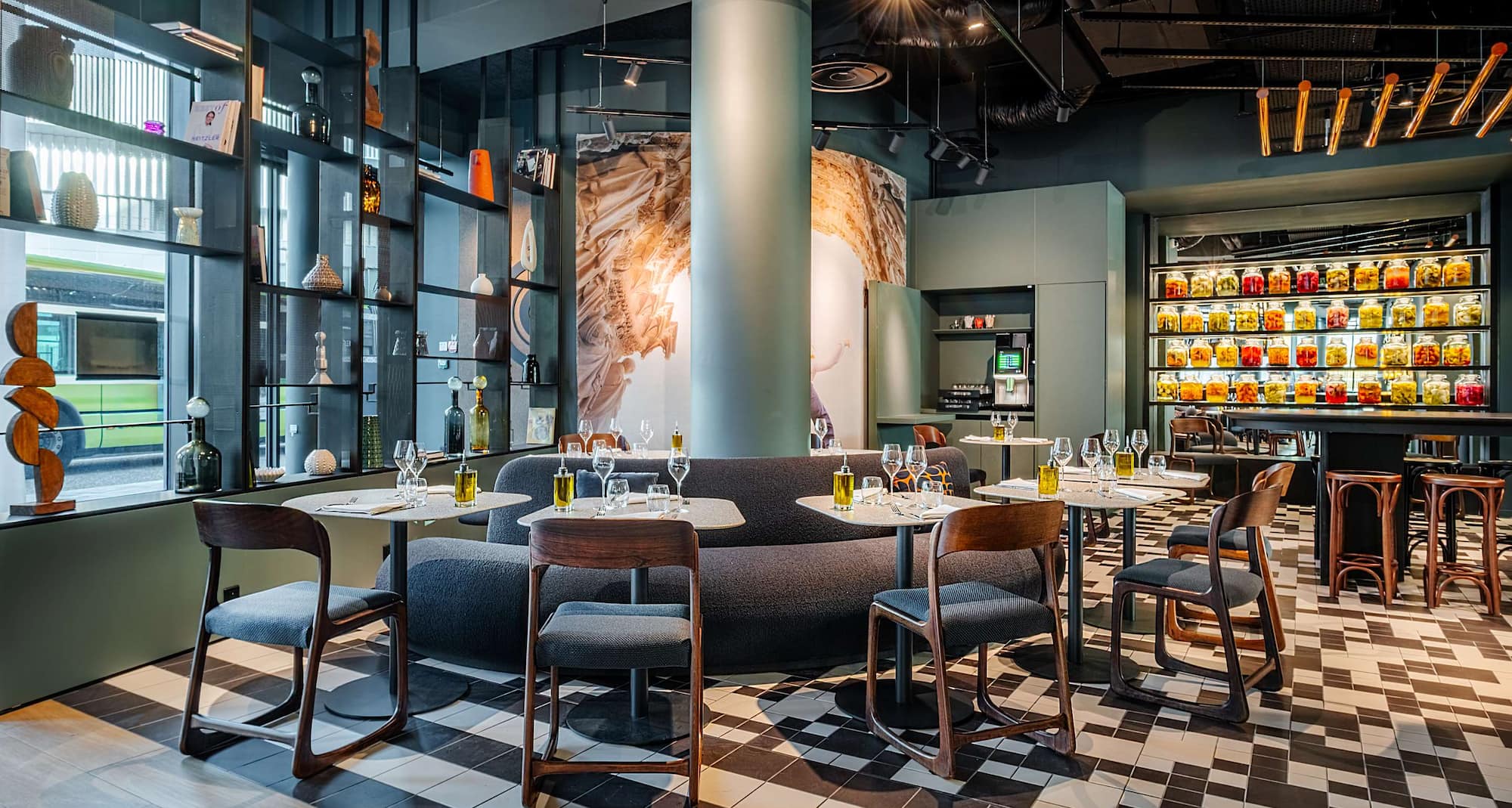 Geniet de hele dag van dineren en onze stijlvolle bars | Radisson Hotel ...
