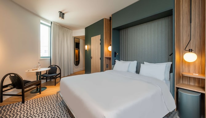 Experience our contemporary rooms and suites | Radisson Hotel Reims