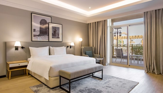 Rooms, suites, and villas near King Khalid Airport | Radisson