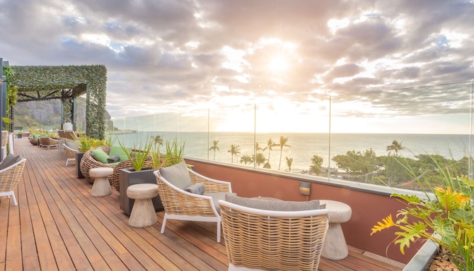 Sunset Lounge | Radisson Hotel Saint-Denis, La Reunion