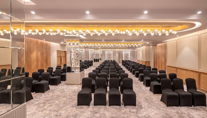 Modern spaces designed for all of your event needs | Radisson Hotels