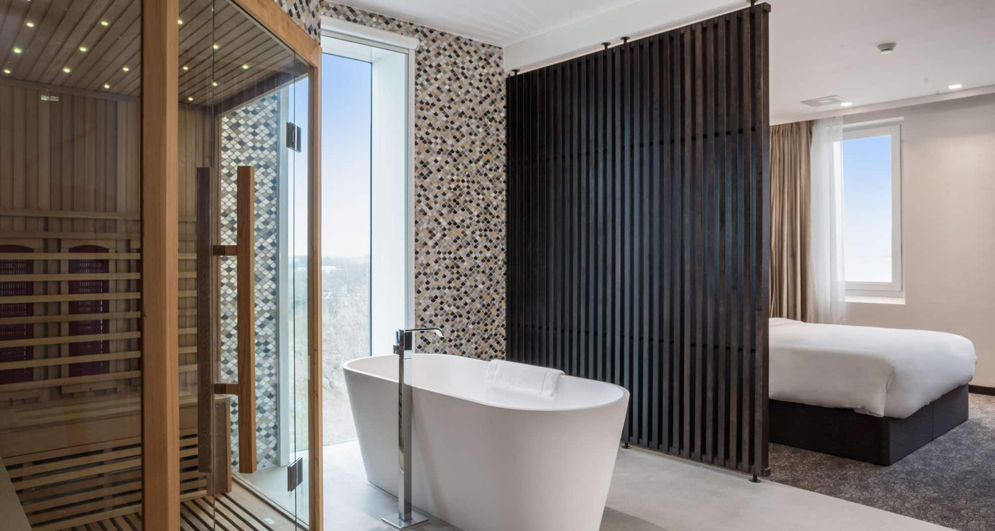 Hotel Deals in Amsterdam South | Radisson Hotel & Suites