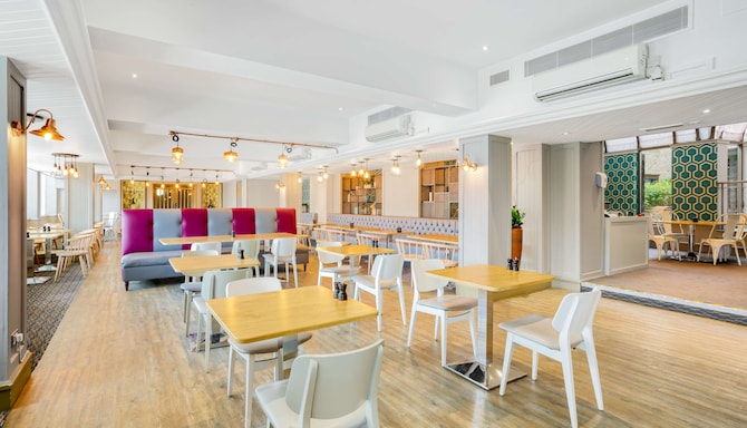 Tasty dining at our stylish restaurants & lounge bar | Radisson Hotels