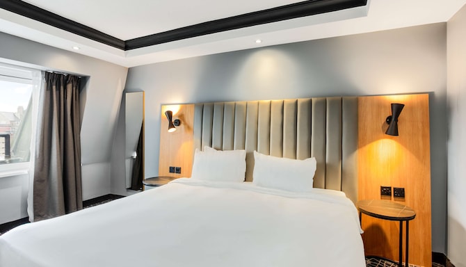 Enjoy contemporary comforts and stylish design | Radisson Hotels