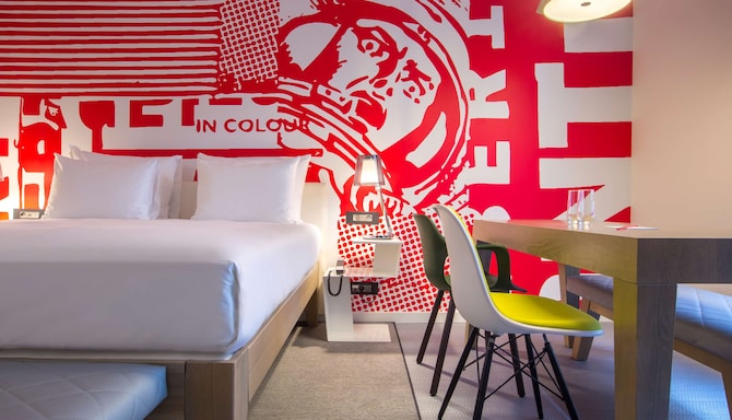 Hotel rooms and suites in Brussels, Belgium | Radisson RED Brussels