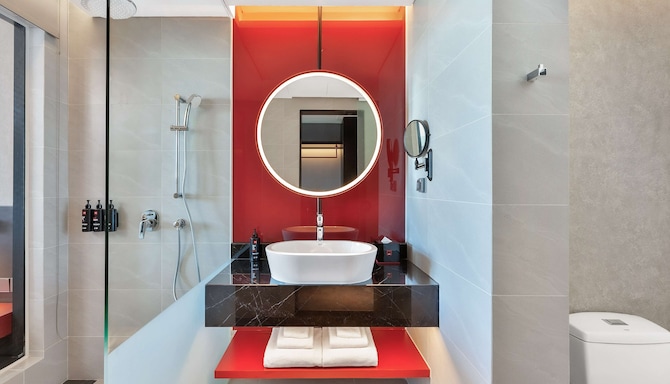 Inspiring rooms and suites with a modern twist | Radisson RED Danang